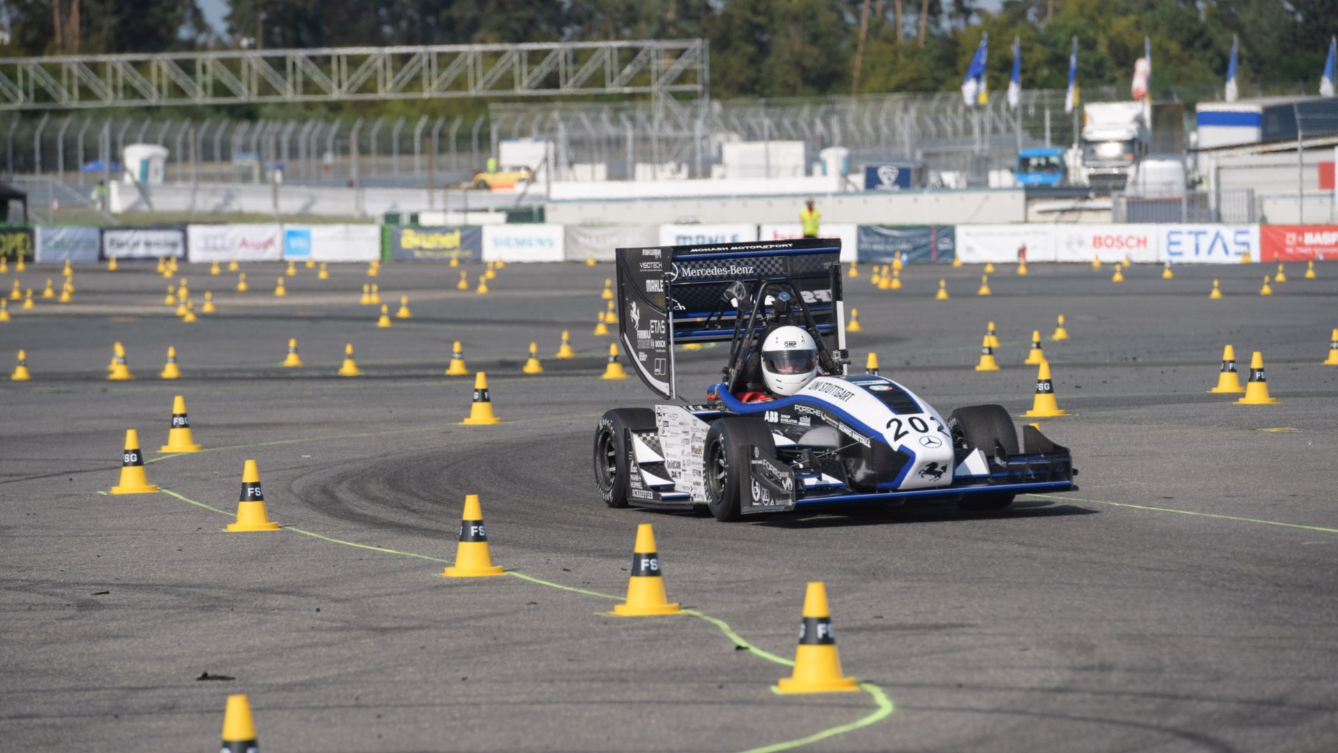Serviço de aluguer da Linde Material Handling na Formula Student ...